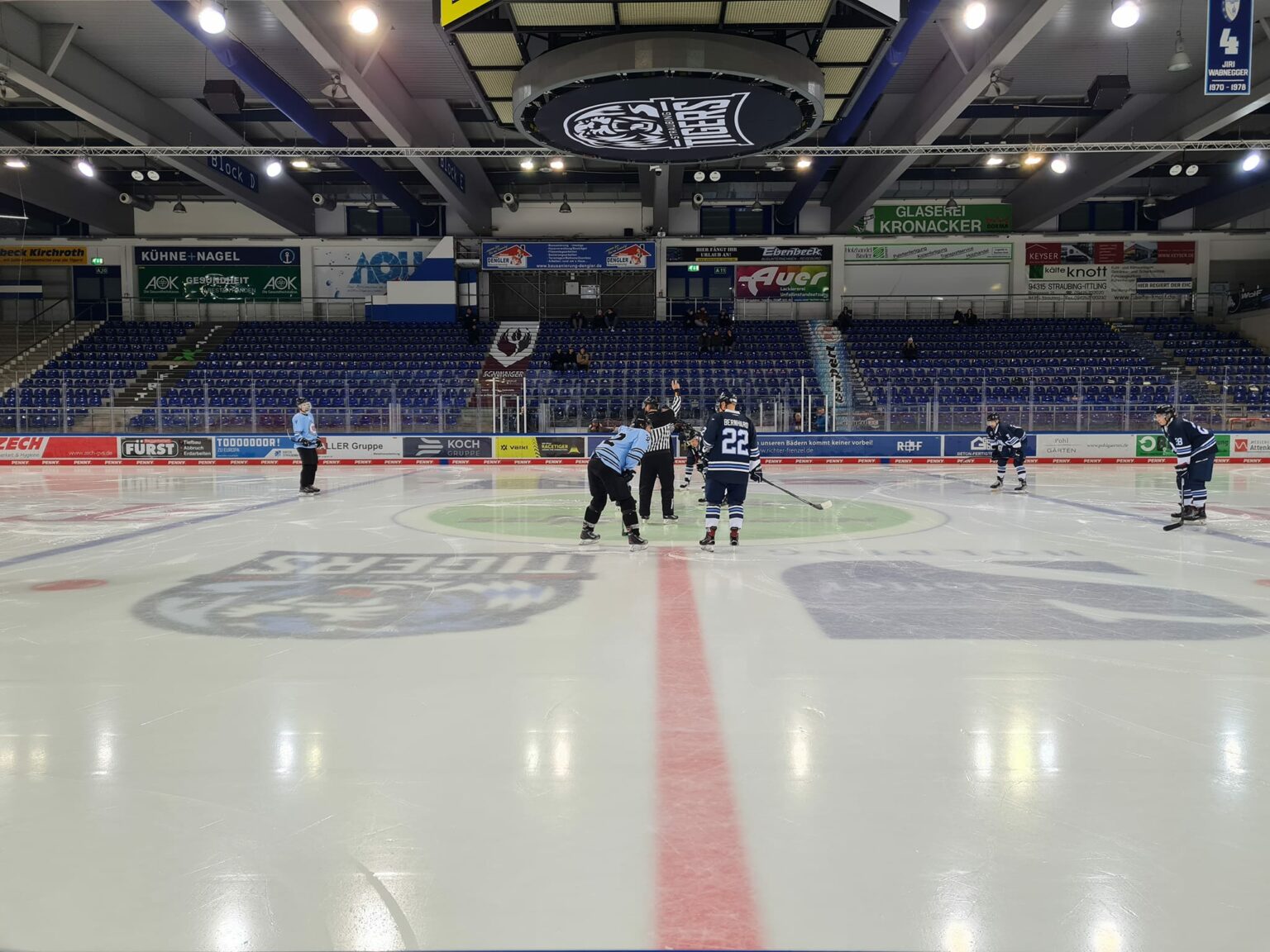 EHC Senioren fertigen EHC Regensburg ab - EHC Straubing e.V.